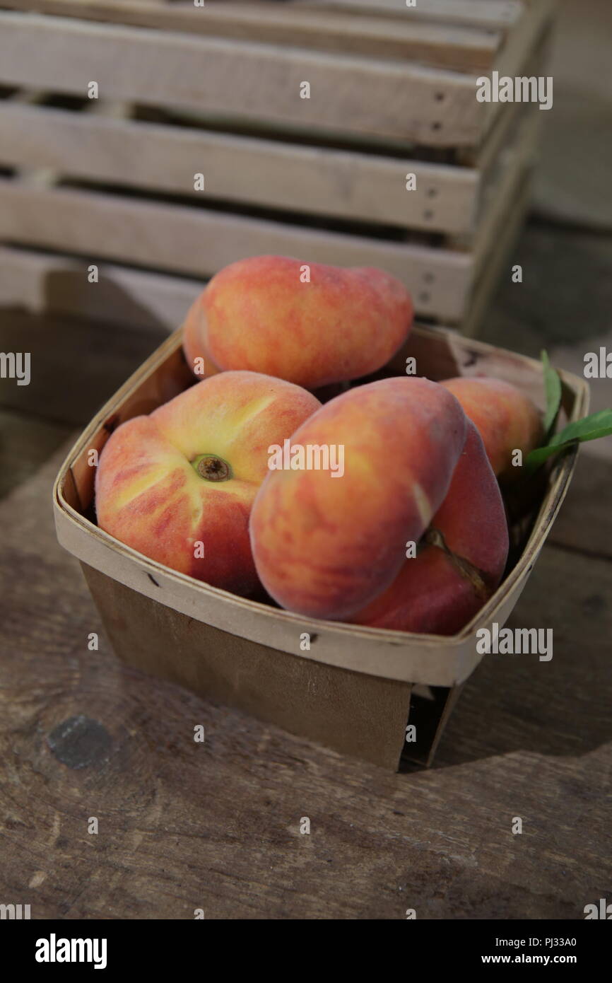 Peach farm hi-res stock photography and images - Alamy