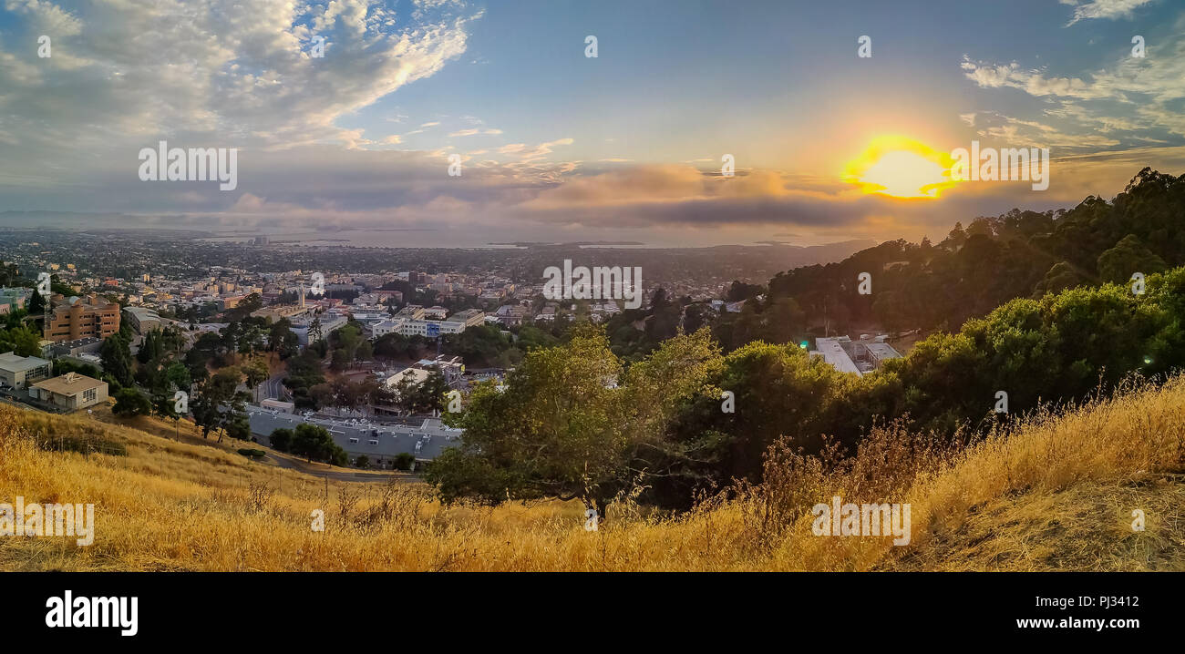 Bay view with rolling fog hi-res stock photography and images - Alamy