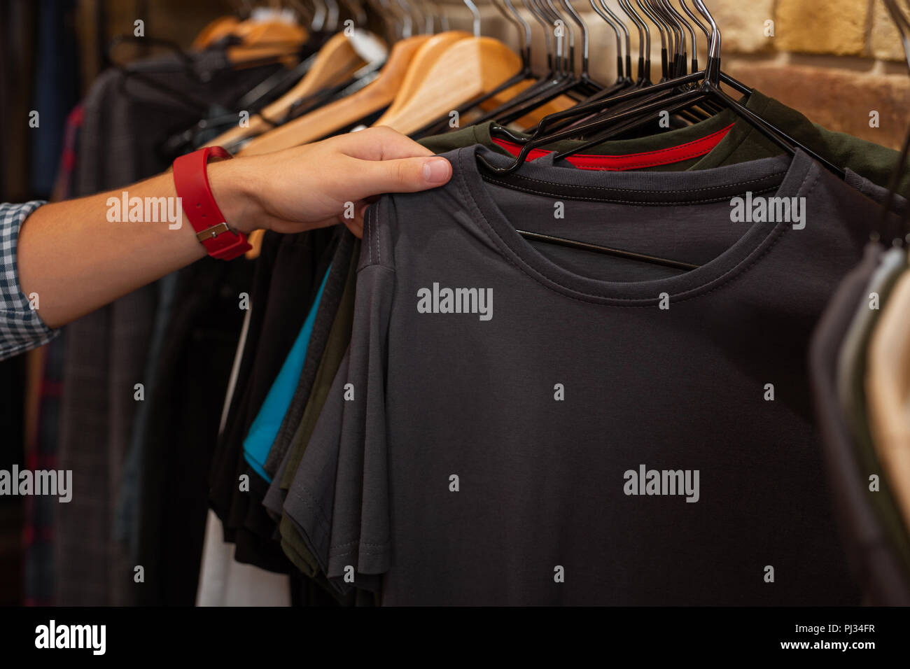 Offline shop hi-res stock photography and images - Alamy