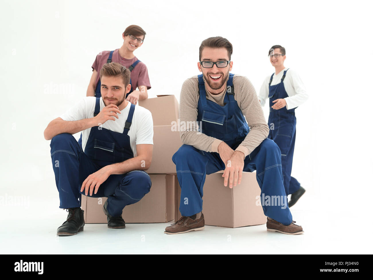 Removal men carrying packing boxes hi-res stock photography and images ...
