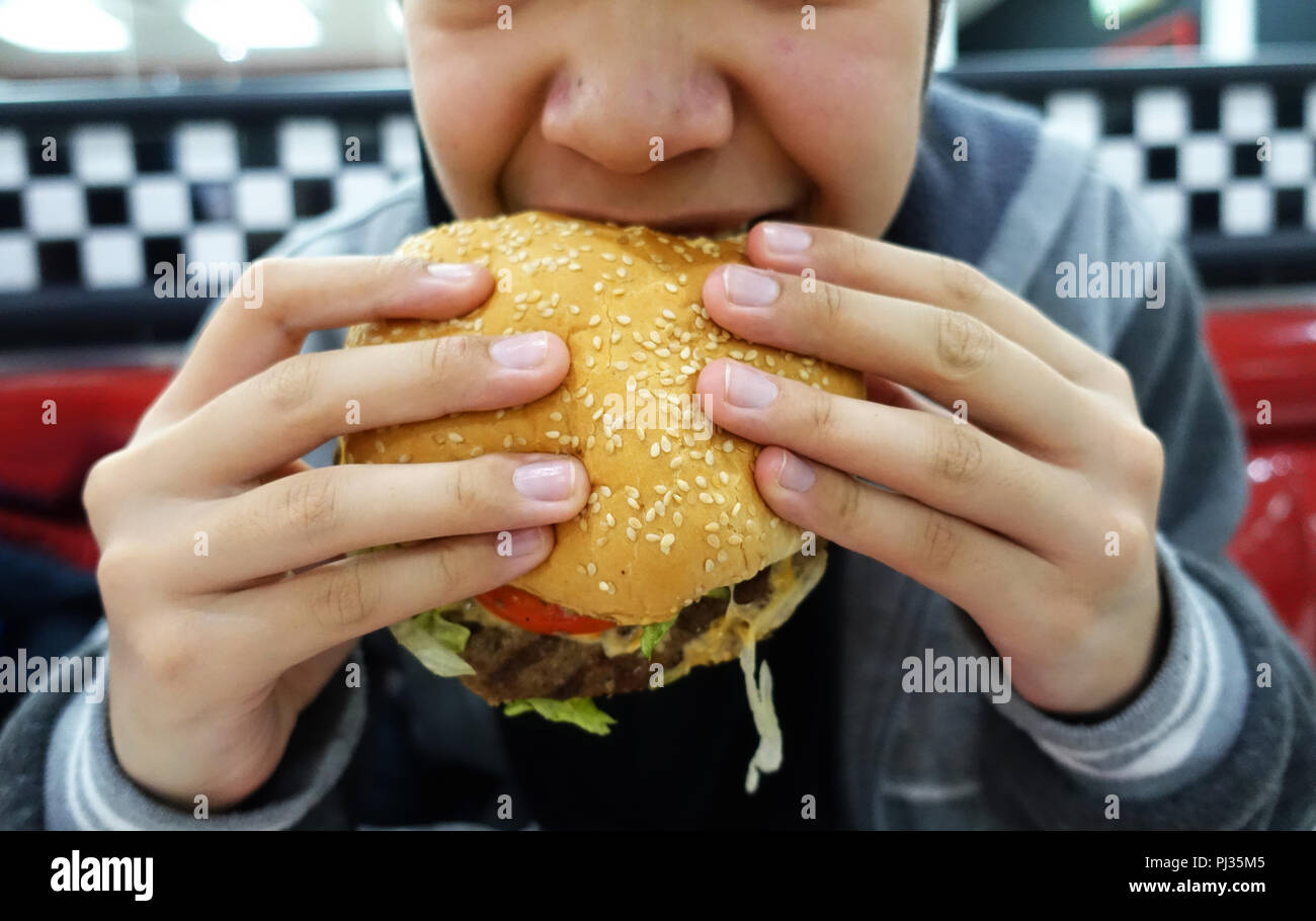 Person eating burger hi-res stock photography and images - Alamy