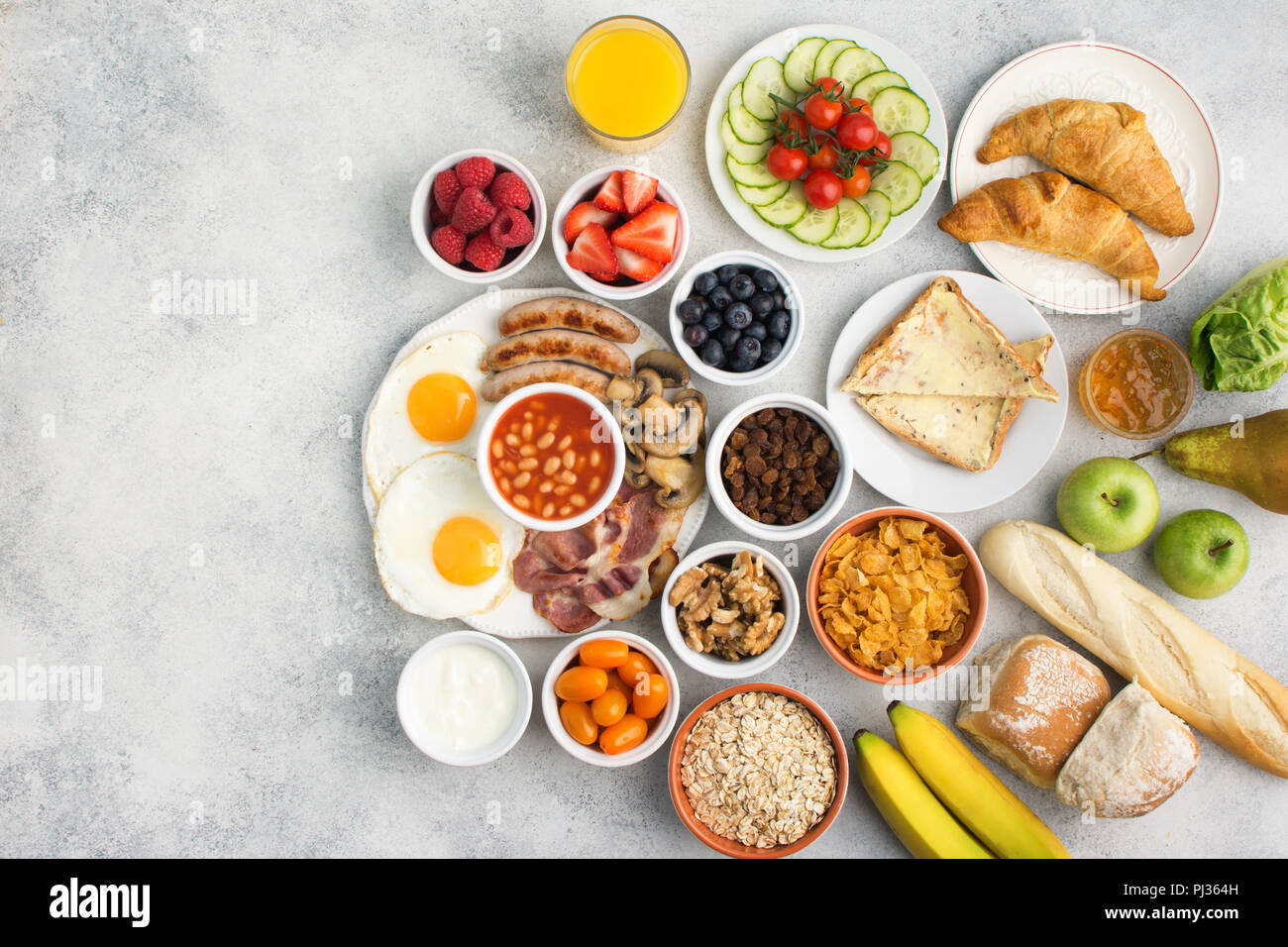 Healthy varied breakfast, fried eggs, sausages, bacon and mushrooms ...