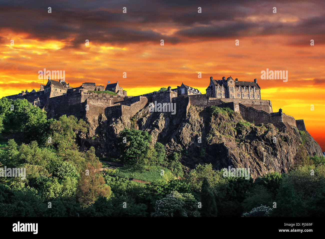 Edinburgh castle tour guide hi-res stock photography and images - Alamy