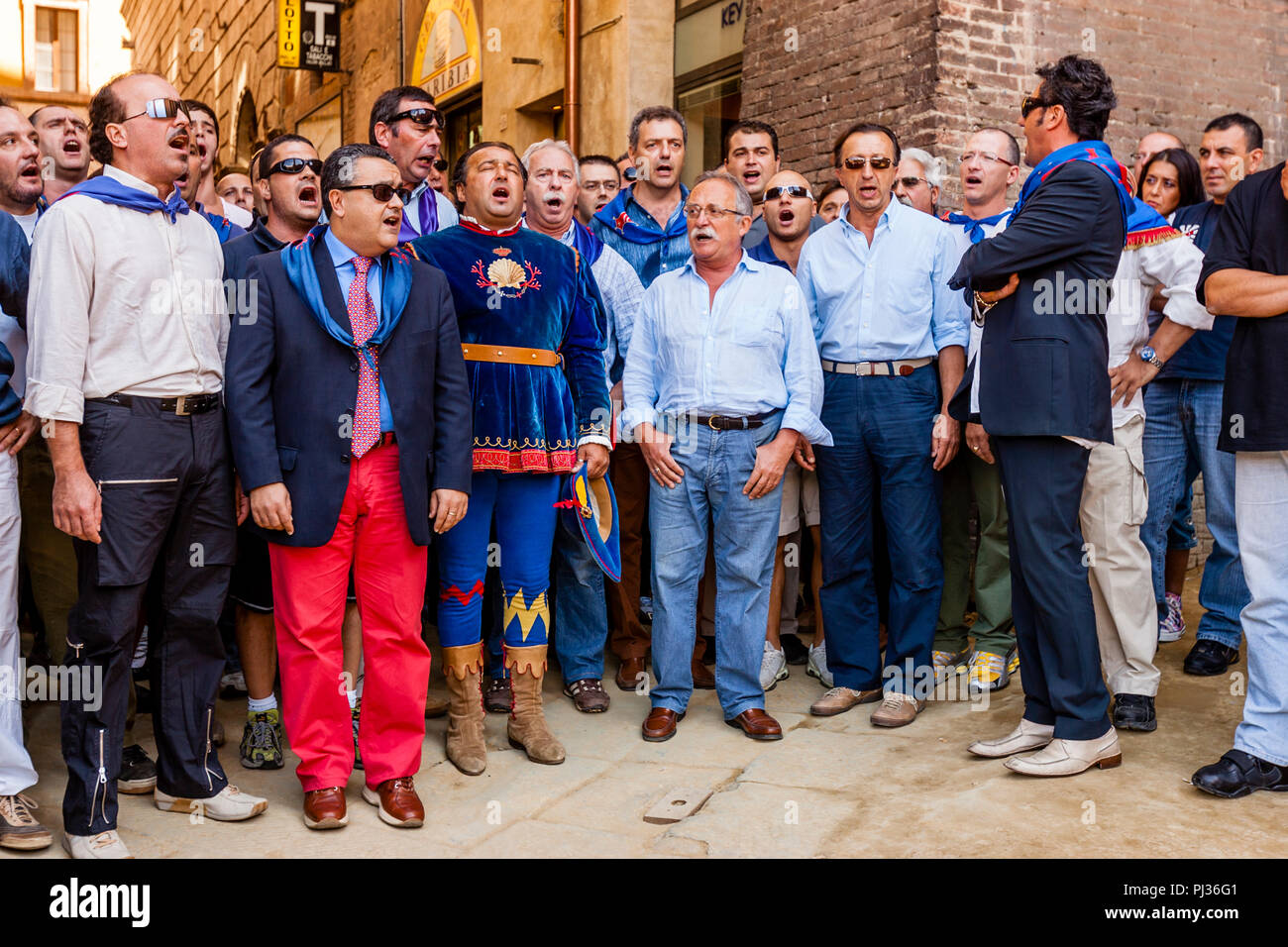 The Nicchio (Shell) Contrada Arrive In The Piazza Del Campo With Their ...
