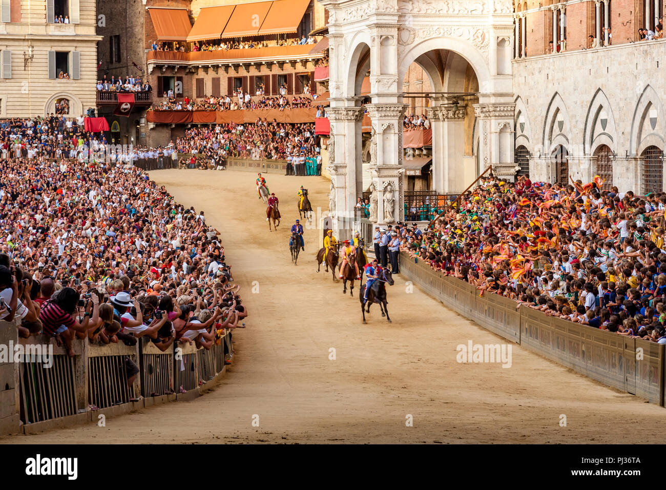 Palio di siena horse riding hi-res stock photography and images - Alamy