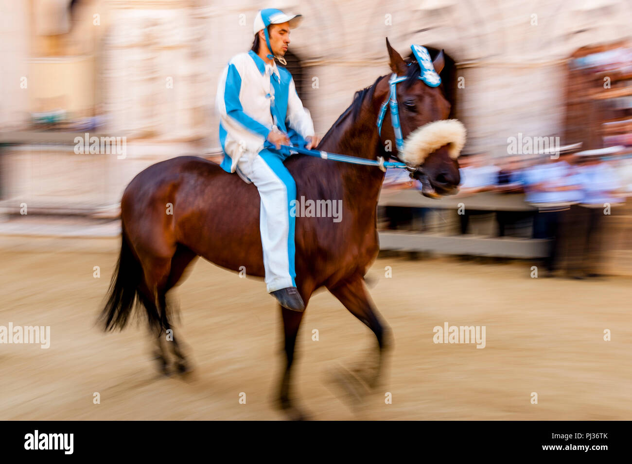Palio di siena horse riding hi-res stock photography and images - Alamy