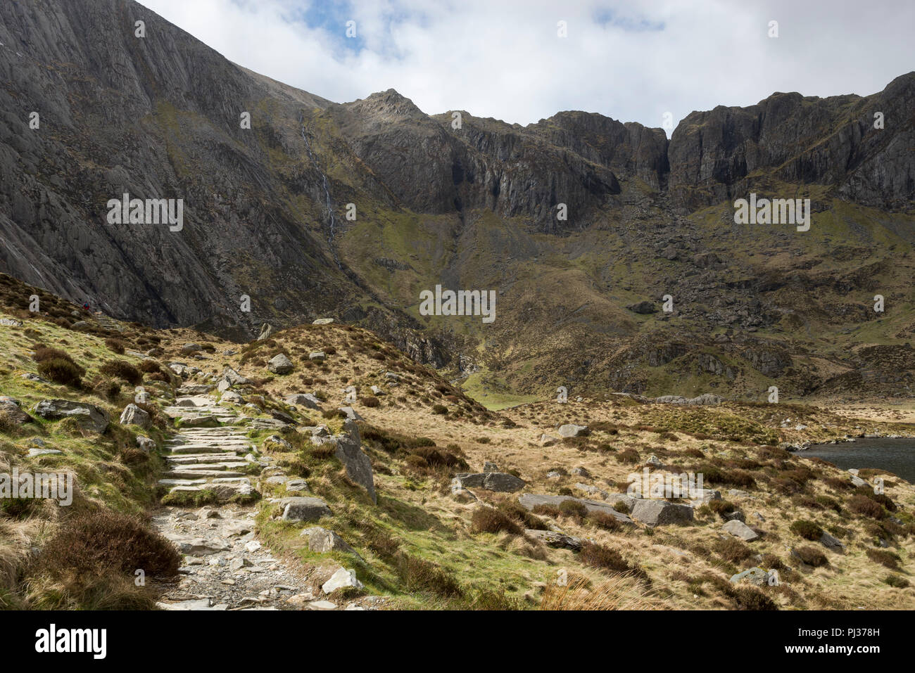 Cwm idwal hi-res stock photography and images - Alamy