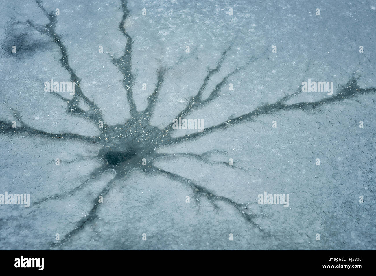 Breaking ice hi-res stock photography and images - Alamy