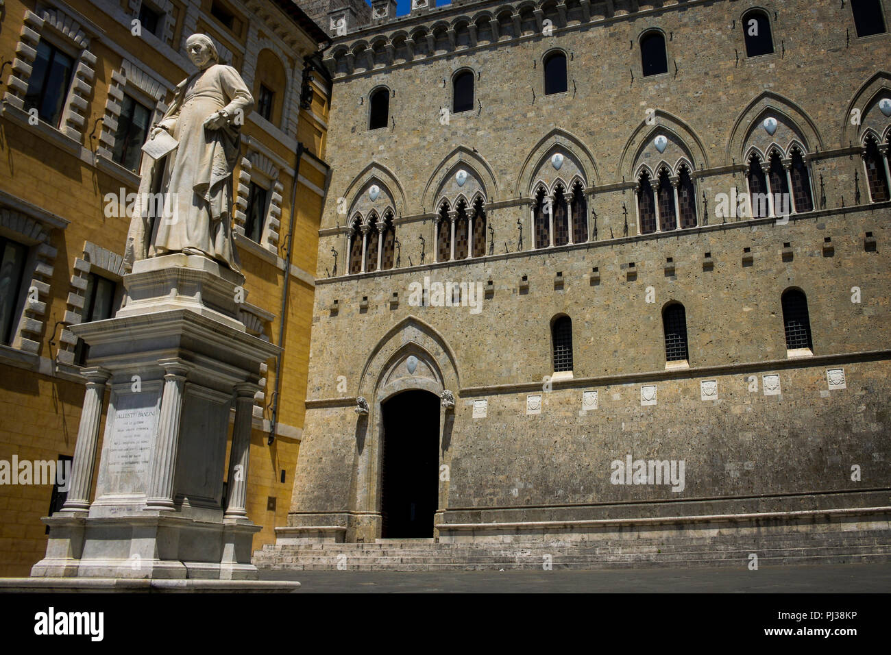 Medieval italian banking hi-res stock photography and images - Alamy