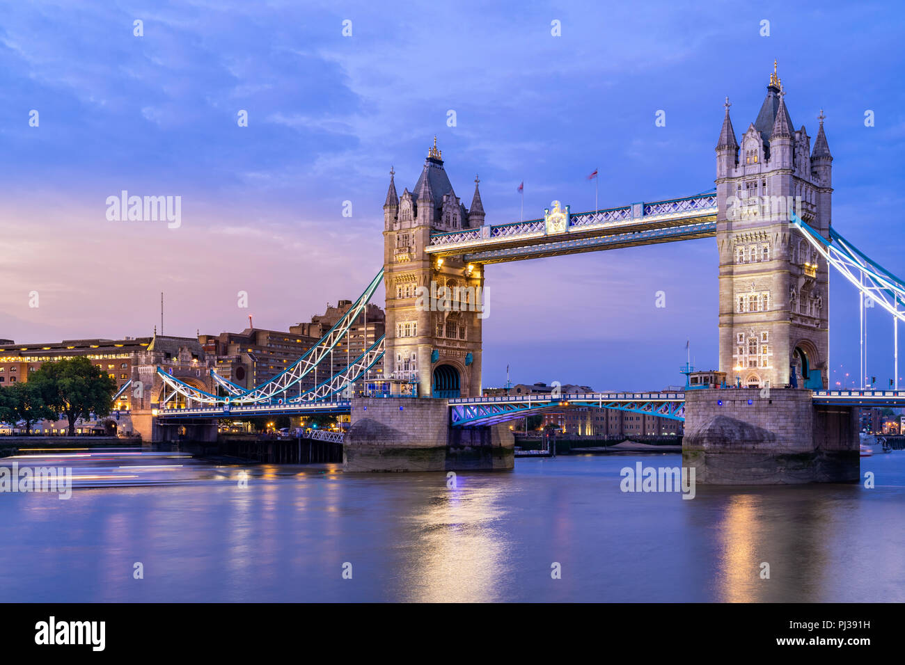 London twilight of the shard blue sky night dusk city hi-res stock ...