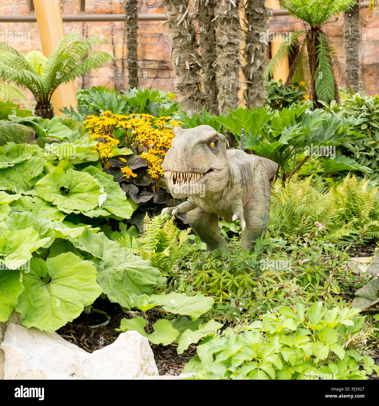 Paultons park dinosaur hi-res stock photography and images - Alamy