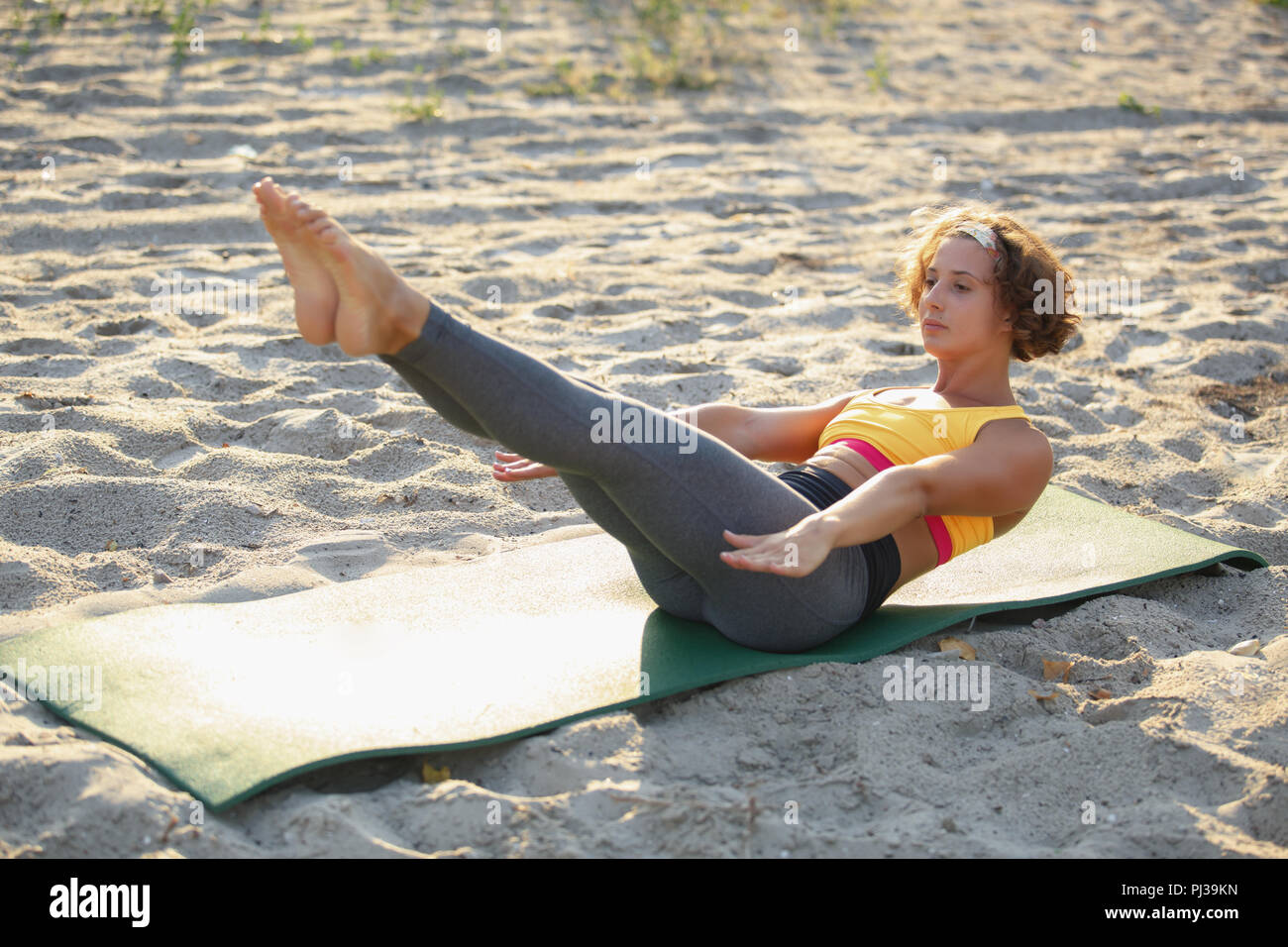 Static pose hi-res stock photography and images - Alamy