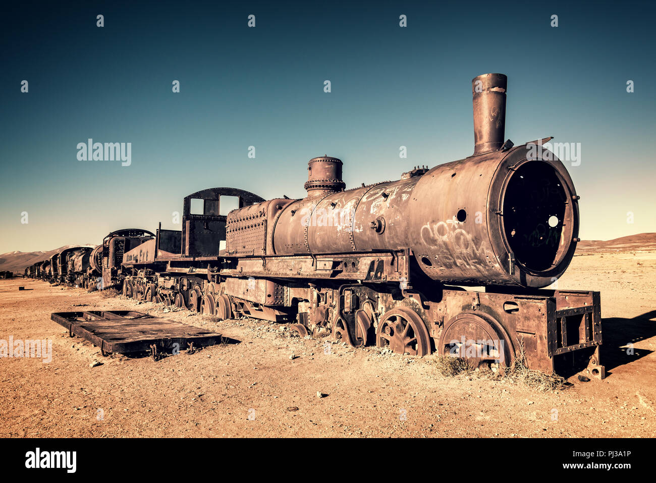 Abandoned rusty steam locomotive hi-res stock photography and images ...