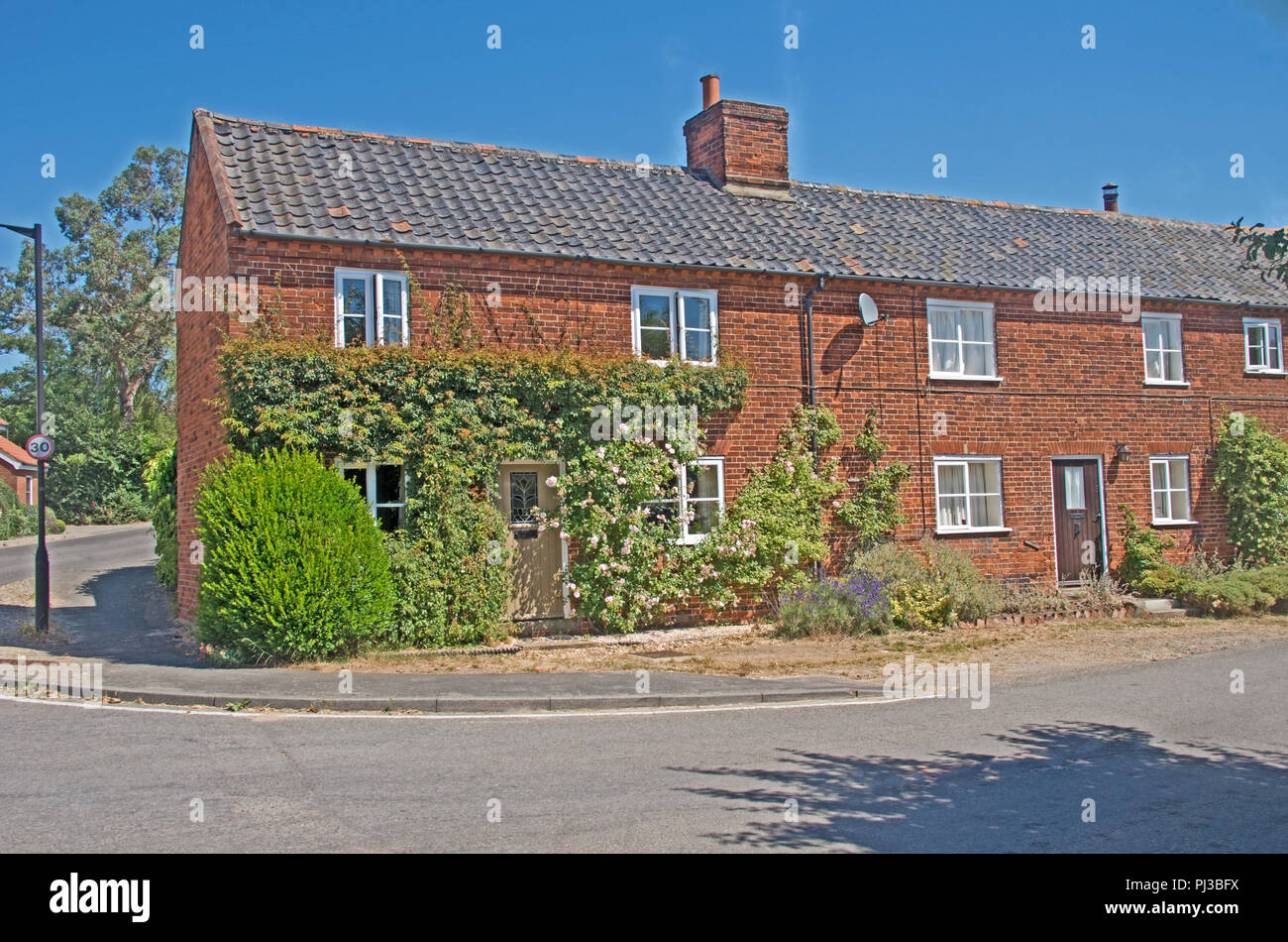Snape village hi-res stock photography and images - Alamy