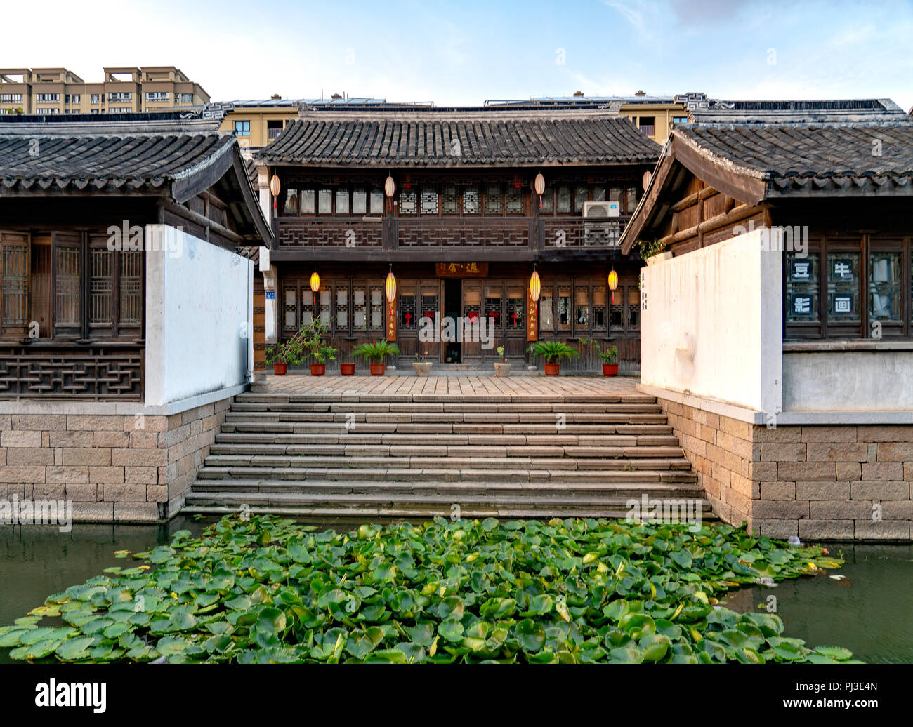 Traditional chinese two story house hi-res stock photography and images ...