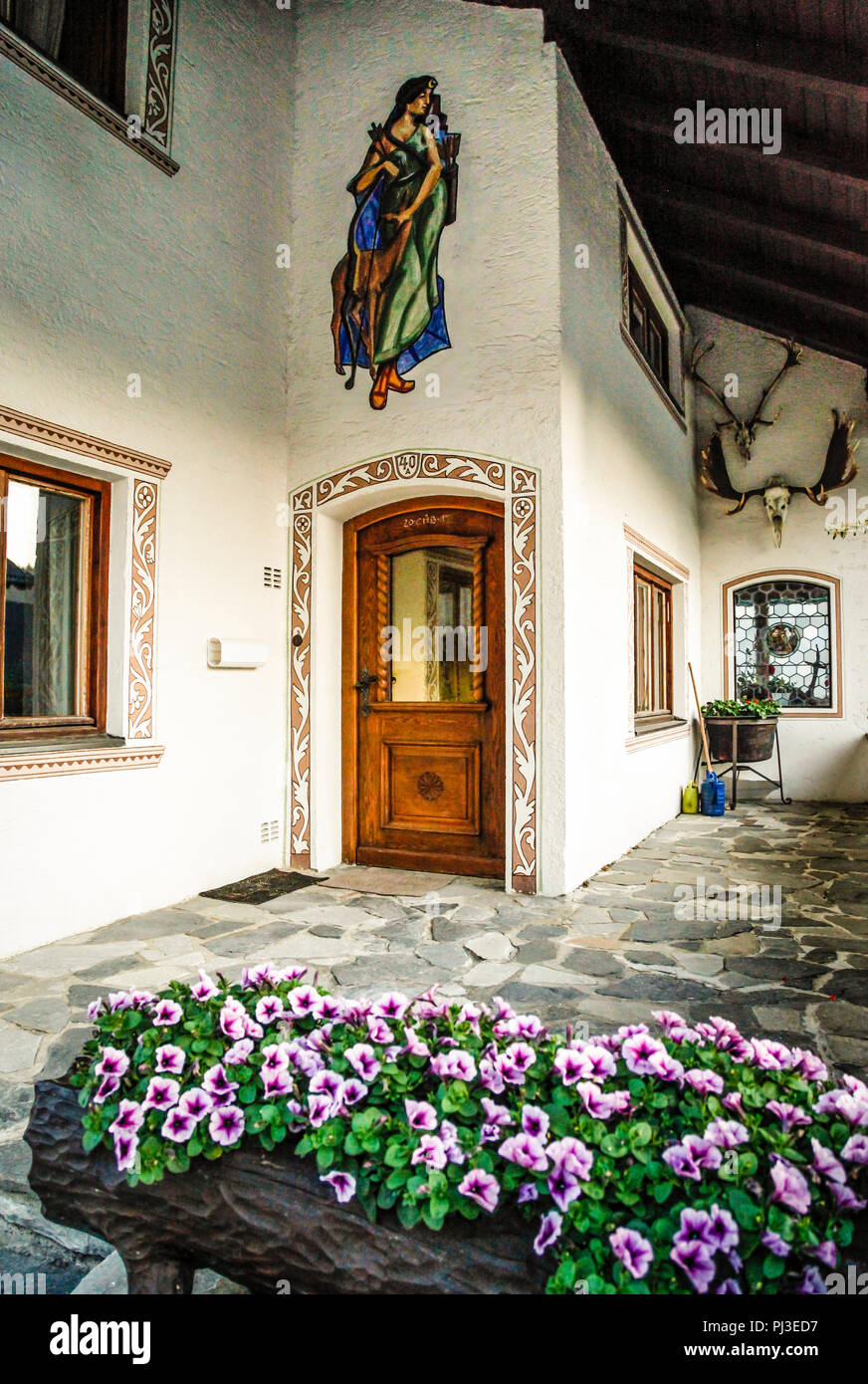 Traditional alpine architecture hi-res stock photography and images - Alamy