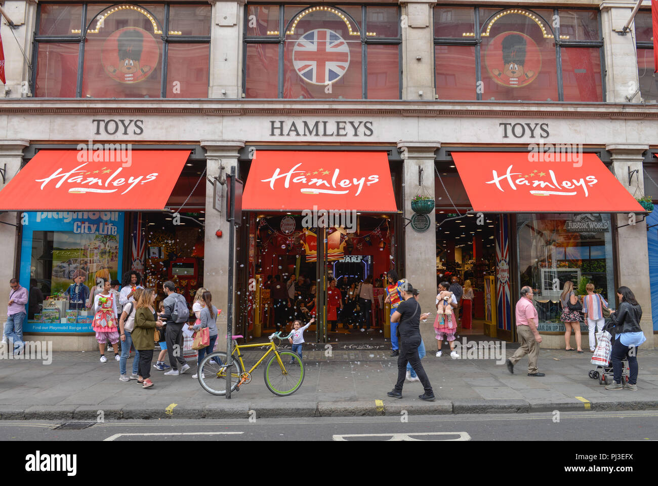 Hamleys toys hi-res stock photography and images - Alamy