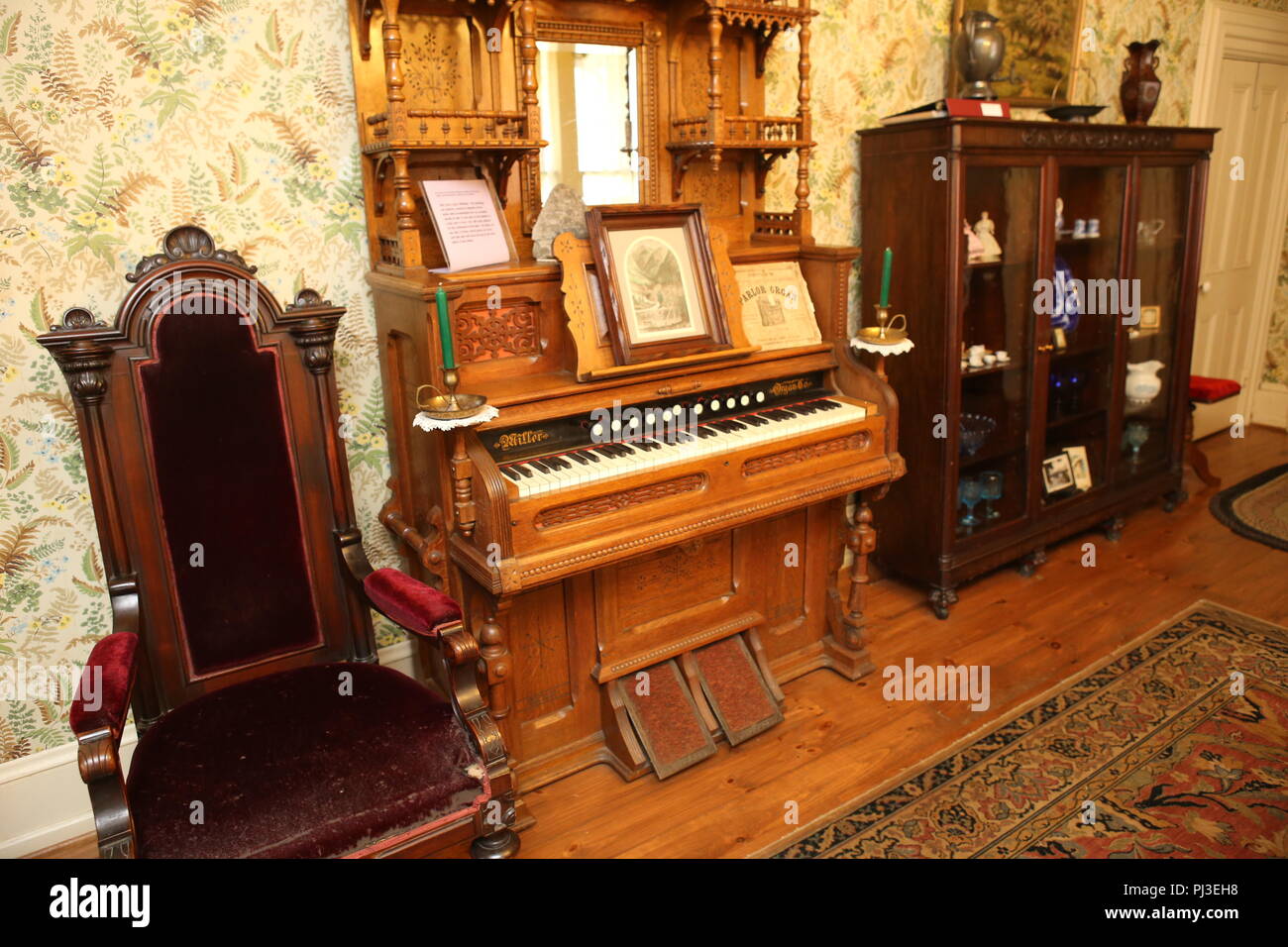 Victorian house interior hi-res stock photography and images - Alamy