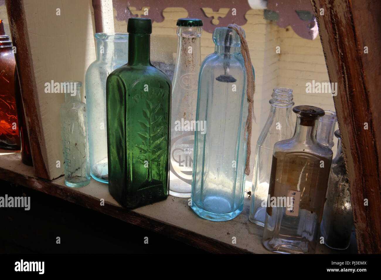 Vintage apothecary window hi-res stock photography and images - Alamy