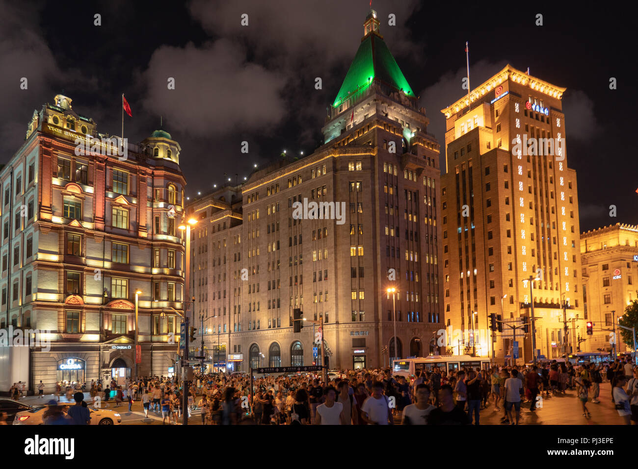 Massive crowd crosses the street from East Nanjing Road to the ...
