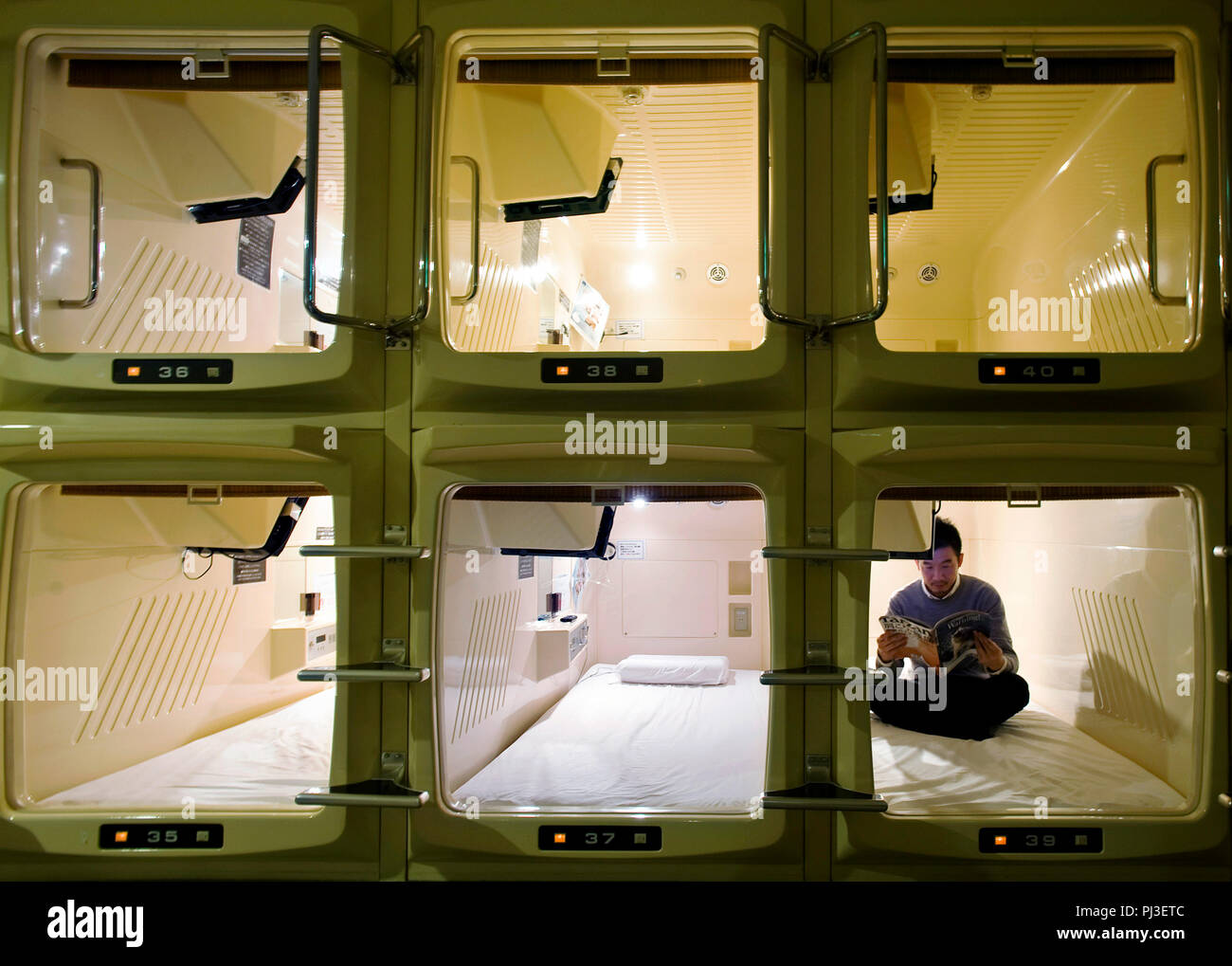 Sleeping Pod Stock Photos & Sleeping Pod Stock Images - Alamy
