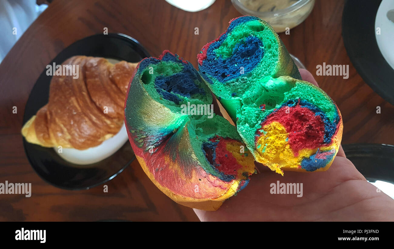 Rainbow Beigel, London, England, Grossbritannien Stock Photo - Alamy