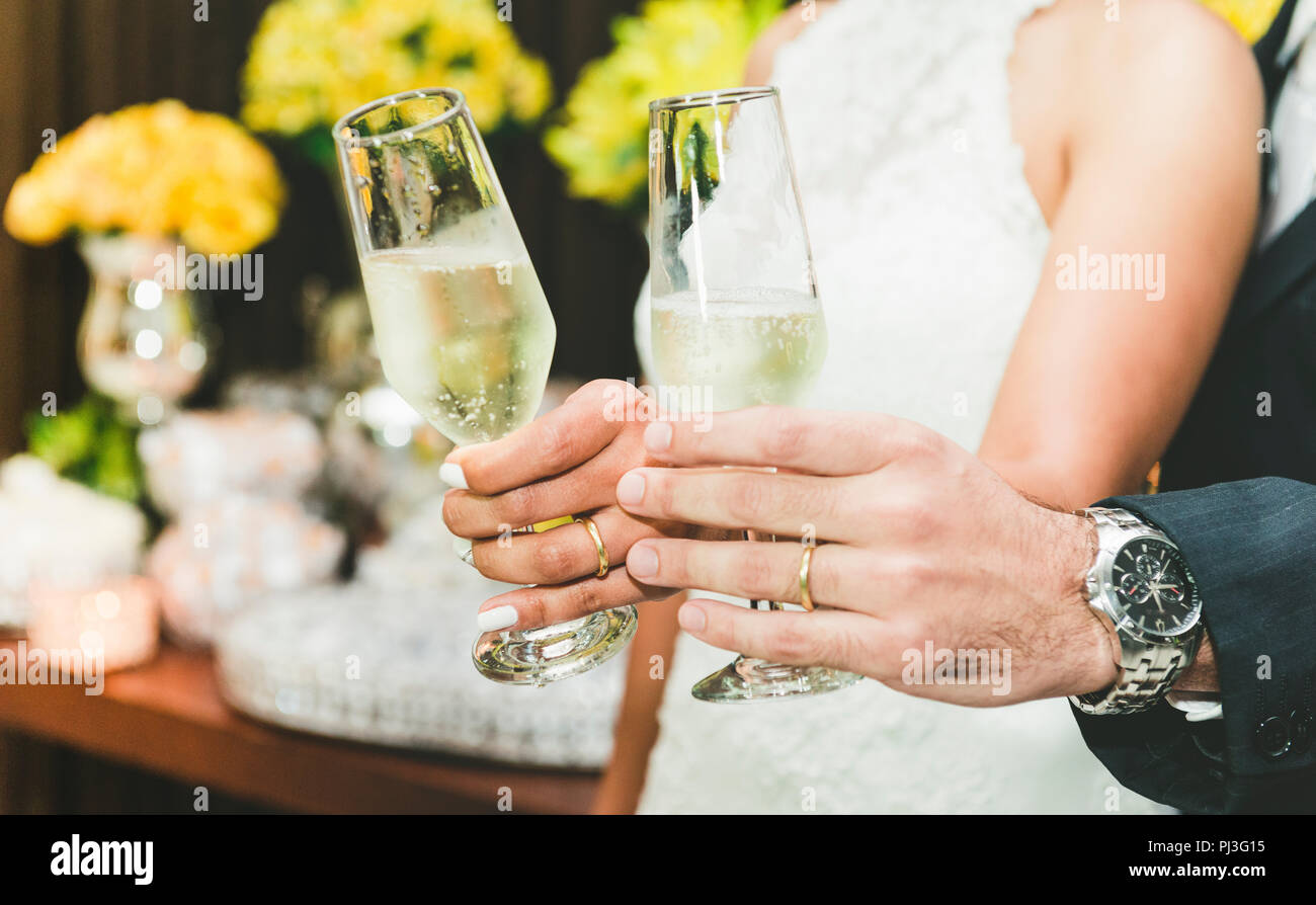Toasting the bride and groom hi-res stock photography and images - Alamy