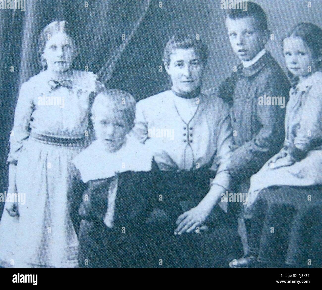 Kinder artwork hi-res stock photography and images - Alamy