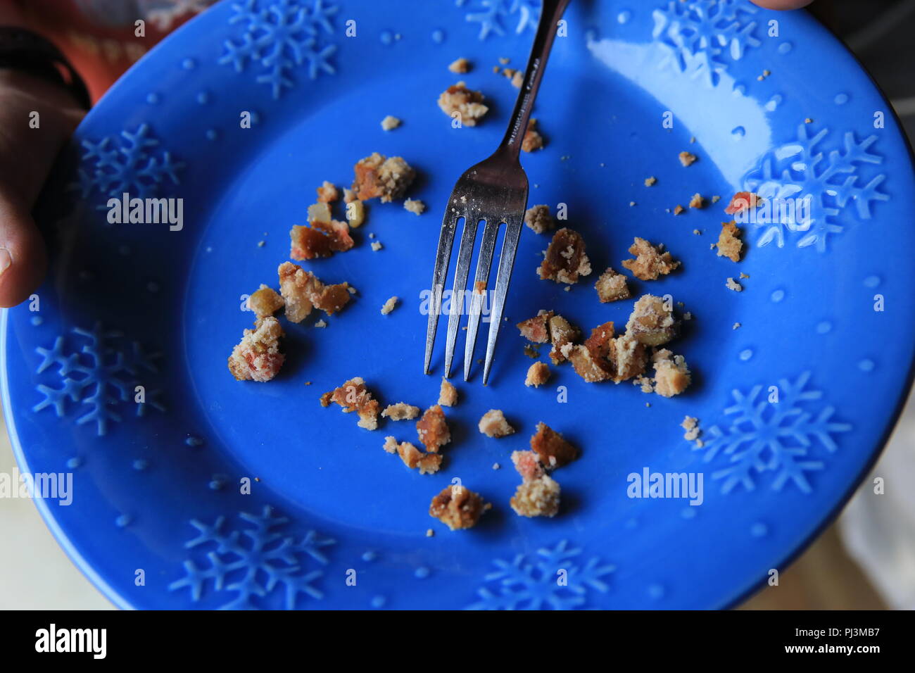 Empty plate cake crumbs hi-res stock photography and images - Alamy