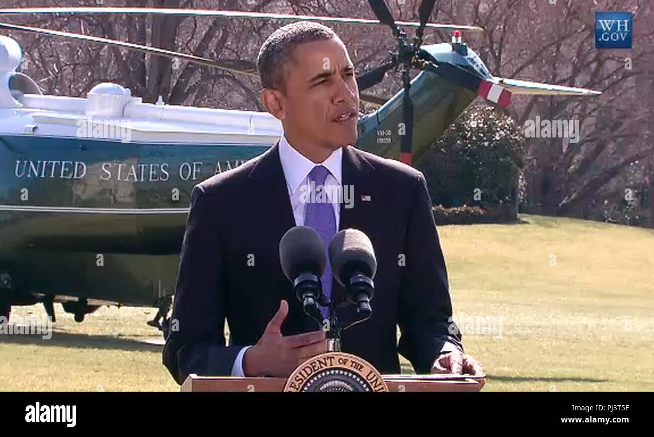 Barack Obama makes a statement Stock Photo - Alamy