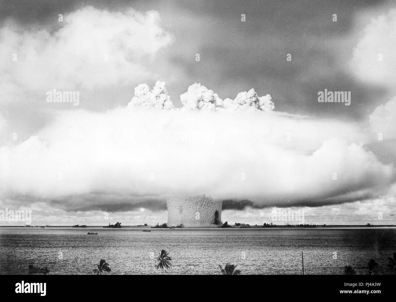 Baker nucelar test at Bikini atoll 1946 Stock Photo - Alamy