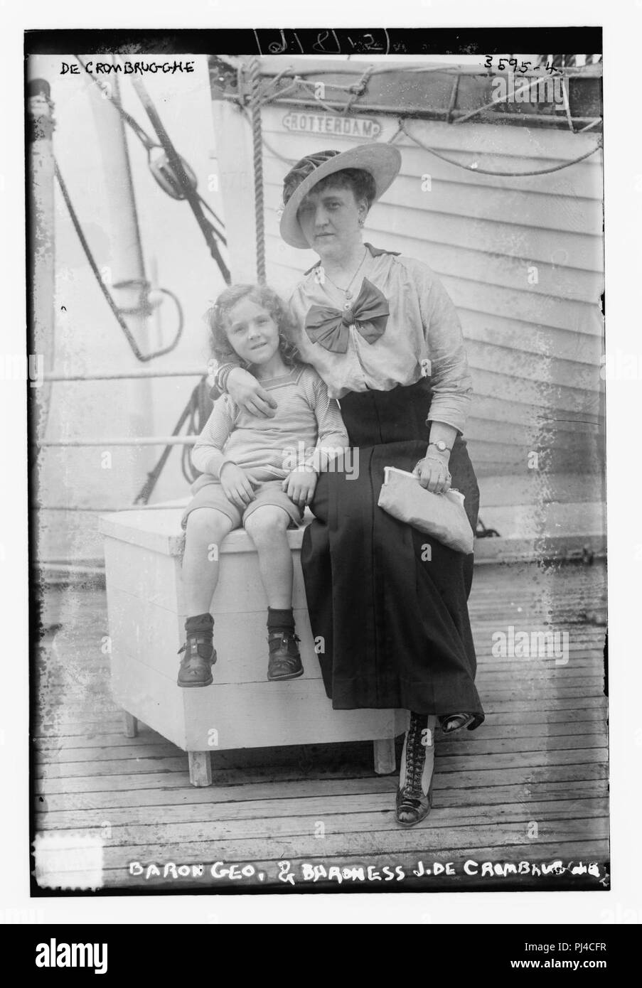 Geo art Black and White Stock Photos & Images - Alamy