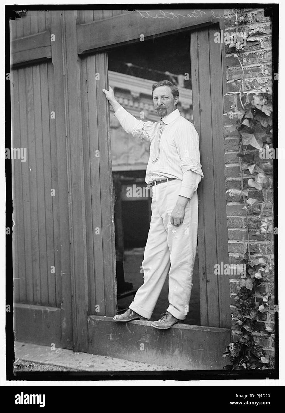 Sculptor artwork Black and White Stock Photos & Images - Alamy