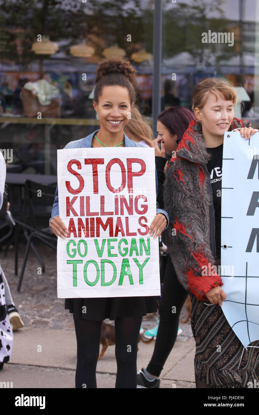 Animals politics protesting hi-res stock photography and images - Alamy