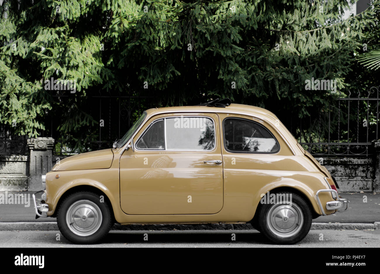Old Yellow Italian Classic Car Stock Photo - Alamy