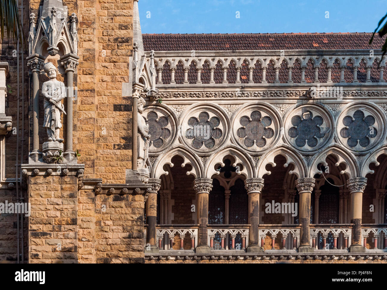 Mumbai University building at Fort campus. Intricate stone carving on ...
