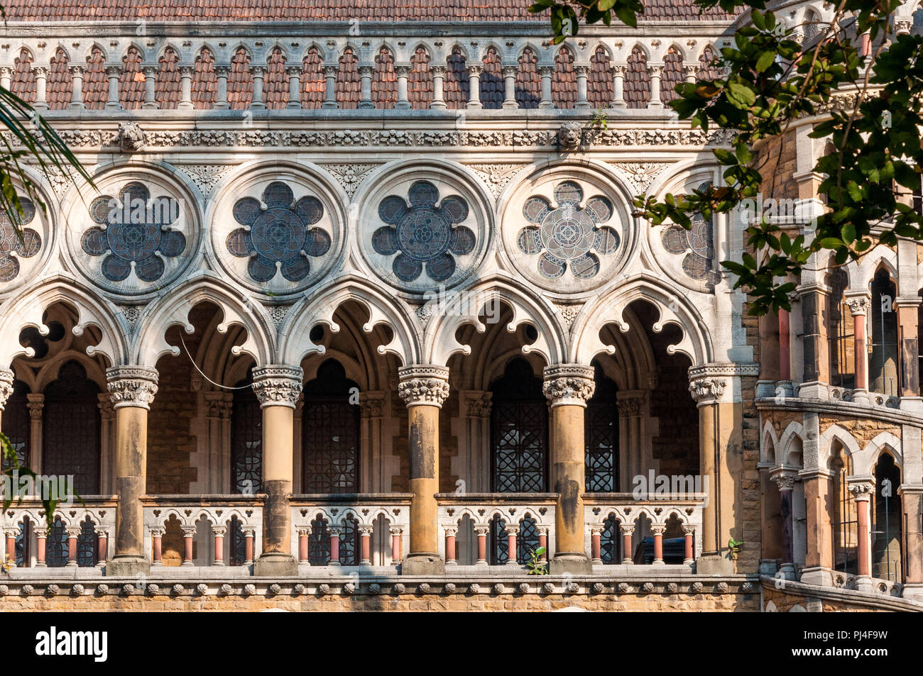Mumbai University building at Fort campus. Intricate stone carving on ...