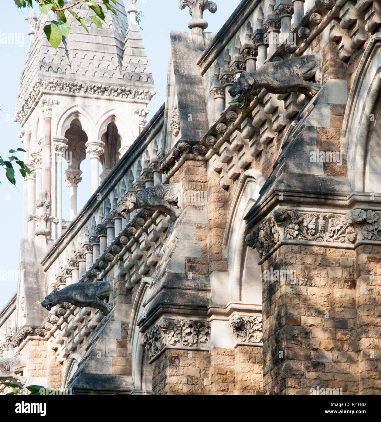 Mumbai University building at Fort campus. Intricate stone carving on ...