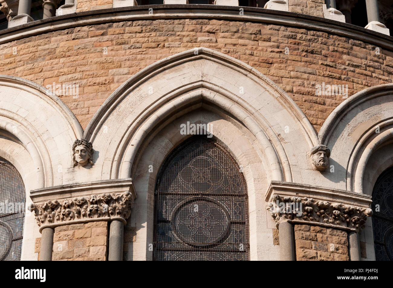 Mumbai University building at Fort campus. Intricate stone carving on ...