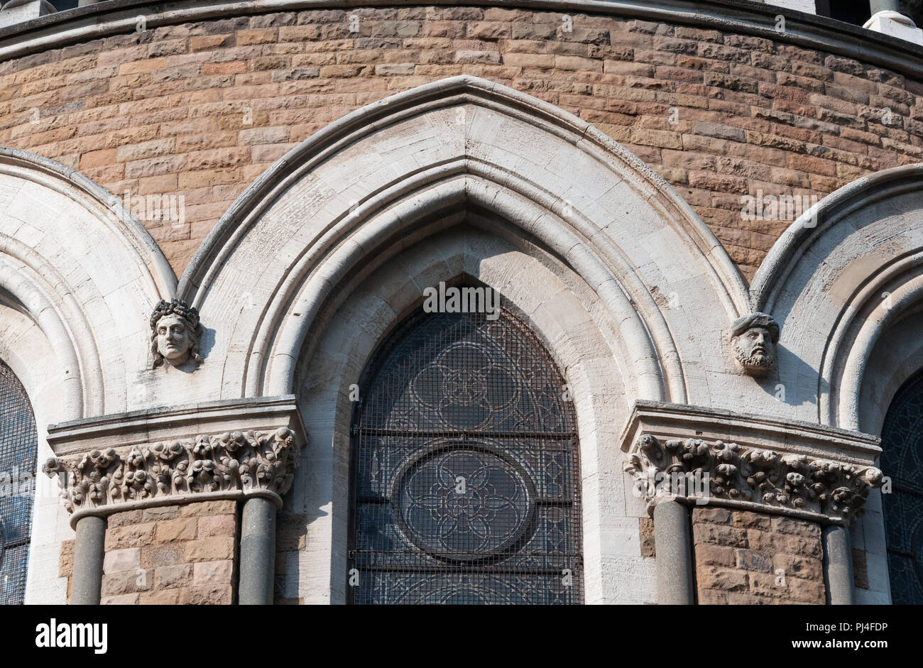 Mumbai University building at Fort campus. Intricate stone carving on ...