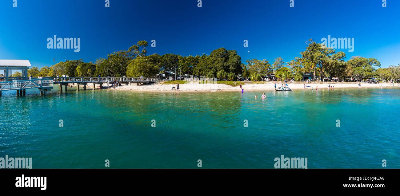 BRIBIE ISLAND, AUS - SEPT 1 2018: Beach near the Bongaree jetty on west ...