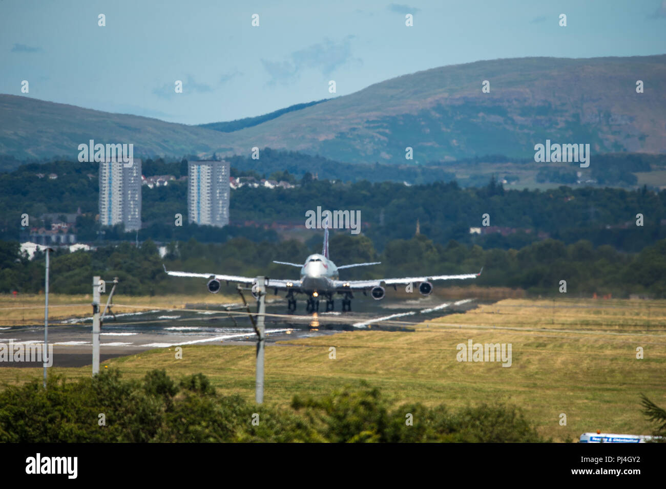 Photographing Planes taking off from runway 23 at Glasgow International ...