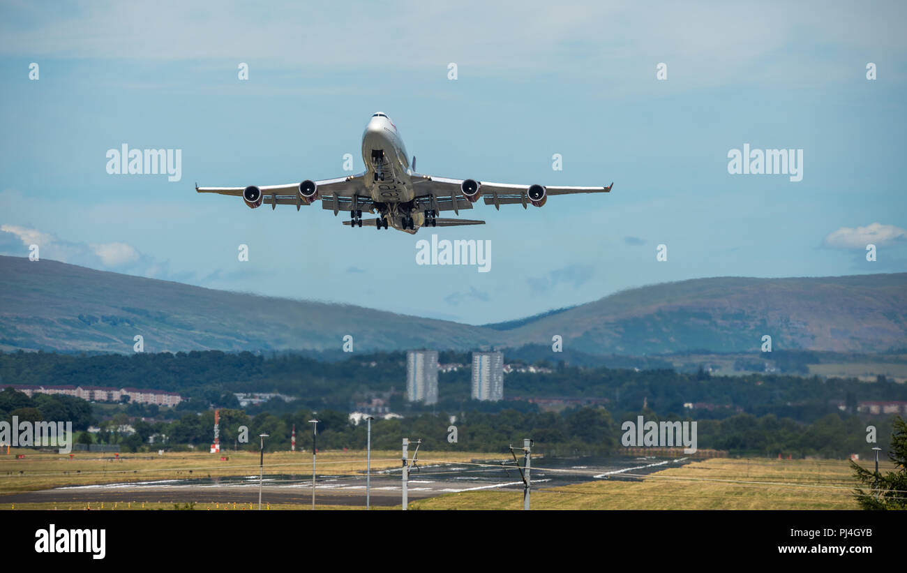Photographing Planes taking off from runway 23 at Glasgow International ...