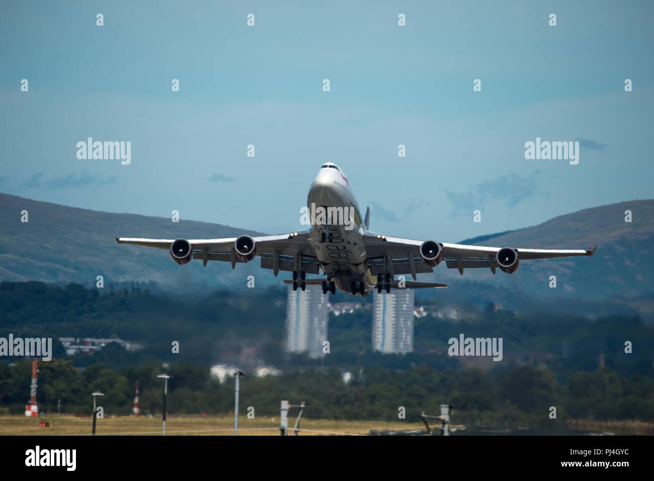 Photographing Planes taking off from runway 23 at Glasgow International ...