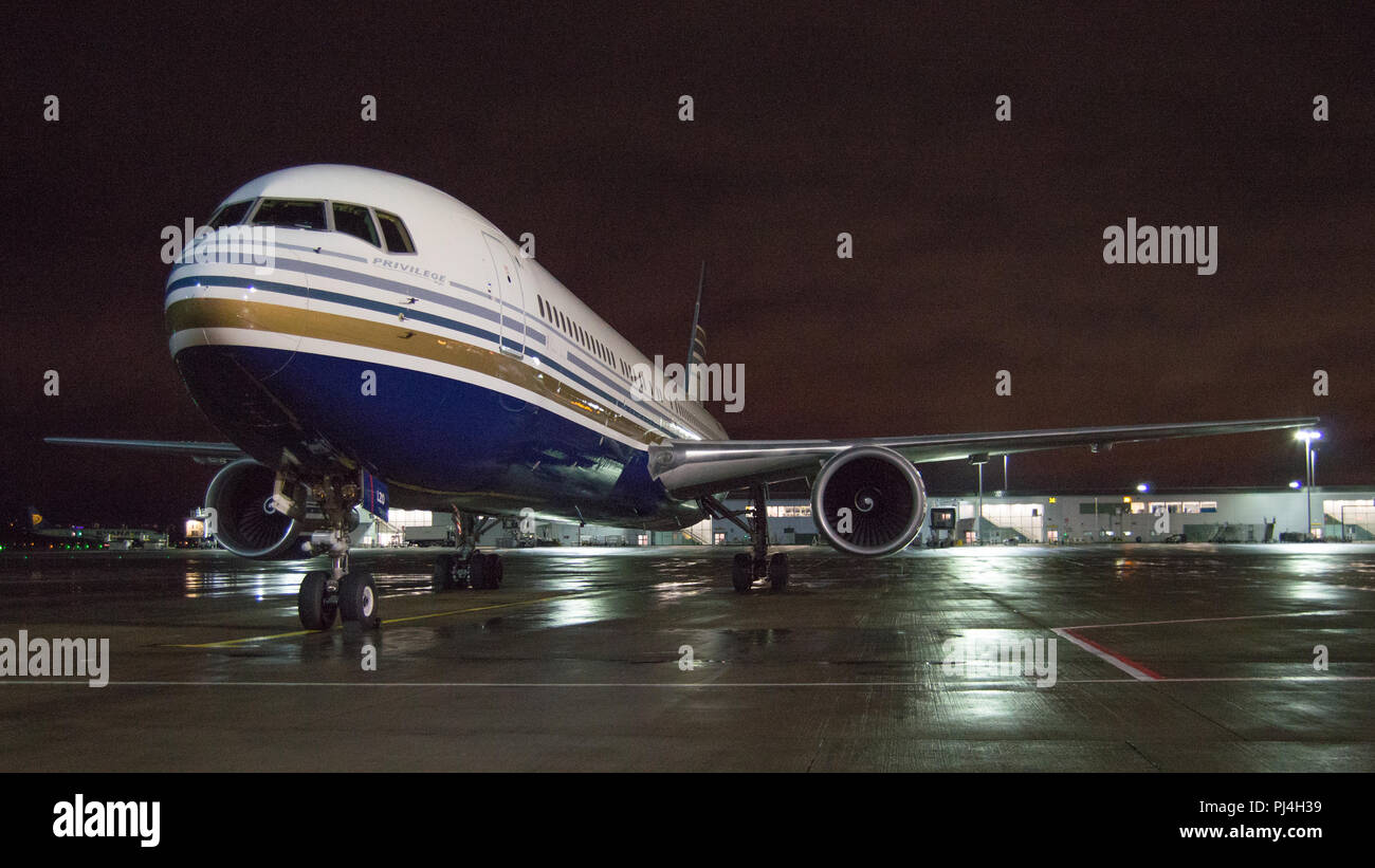 Boeing 767 aircraft plane hi-res stock photography and images - Alamy