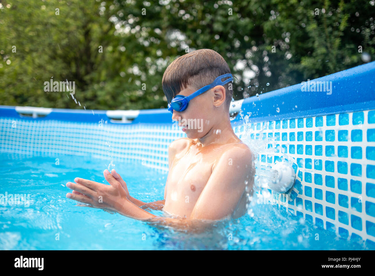 Child pool outdoors hi-res stock photography and images - Alamy