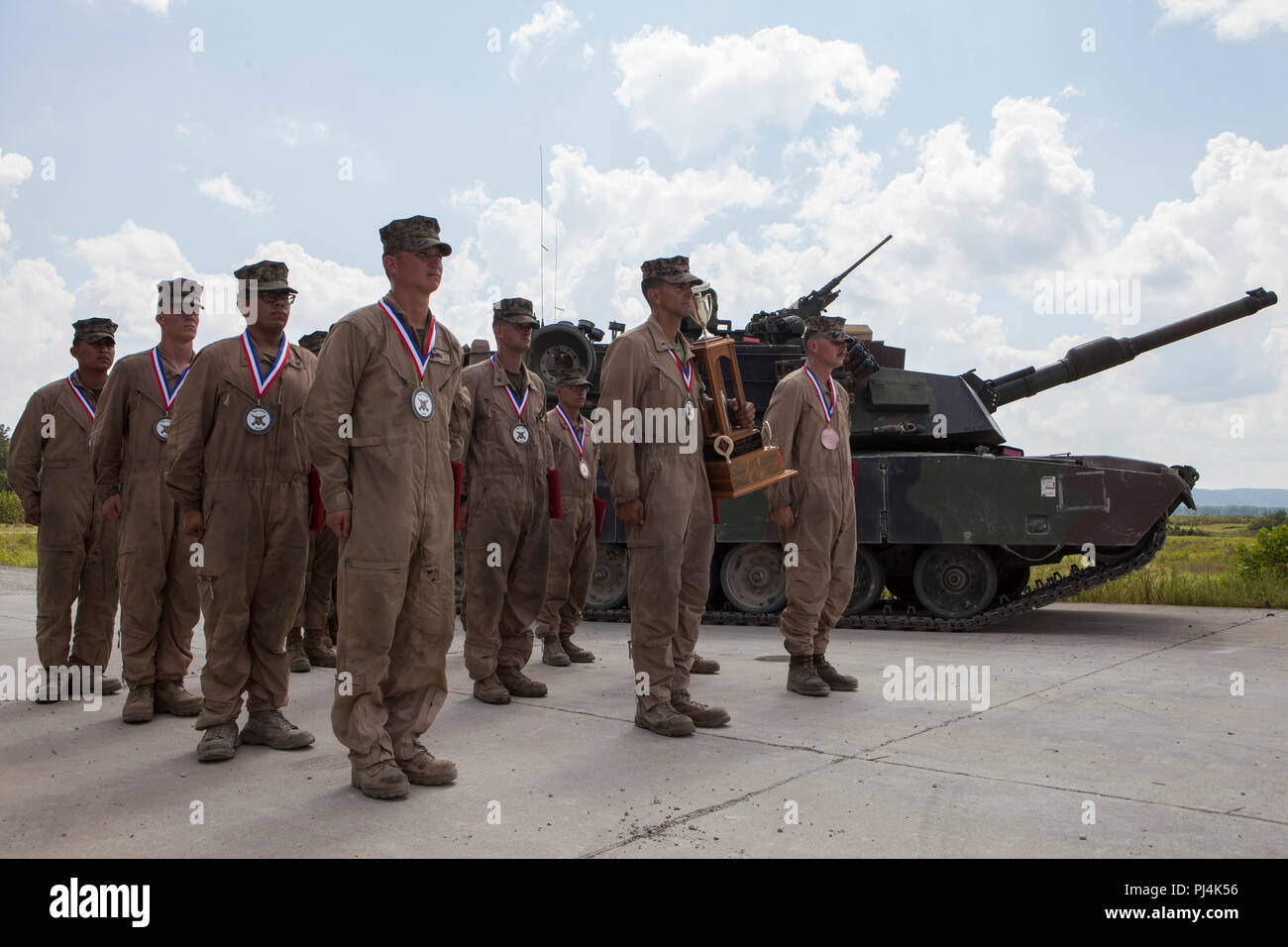 U s tanks in formation hi-res stock photography and images - Alamy