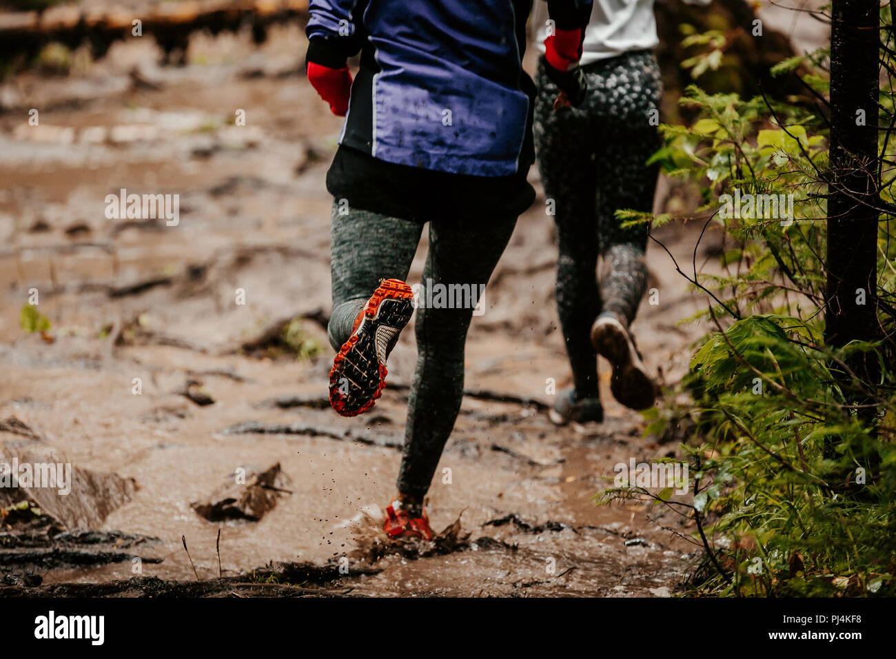 Mud run woman hi-res stock photography and images - Alamy
