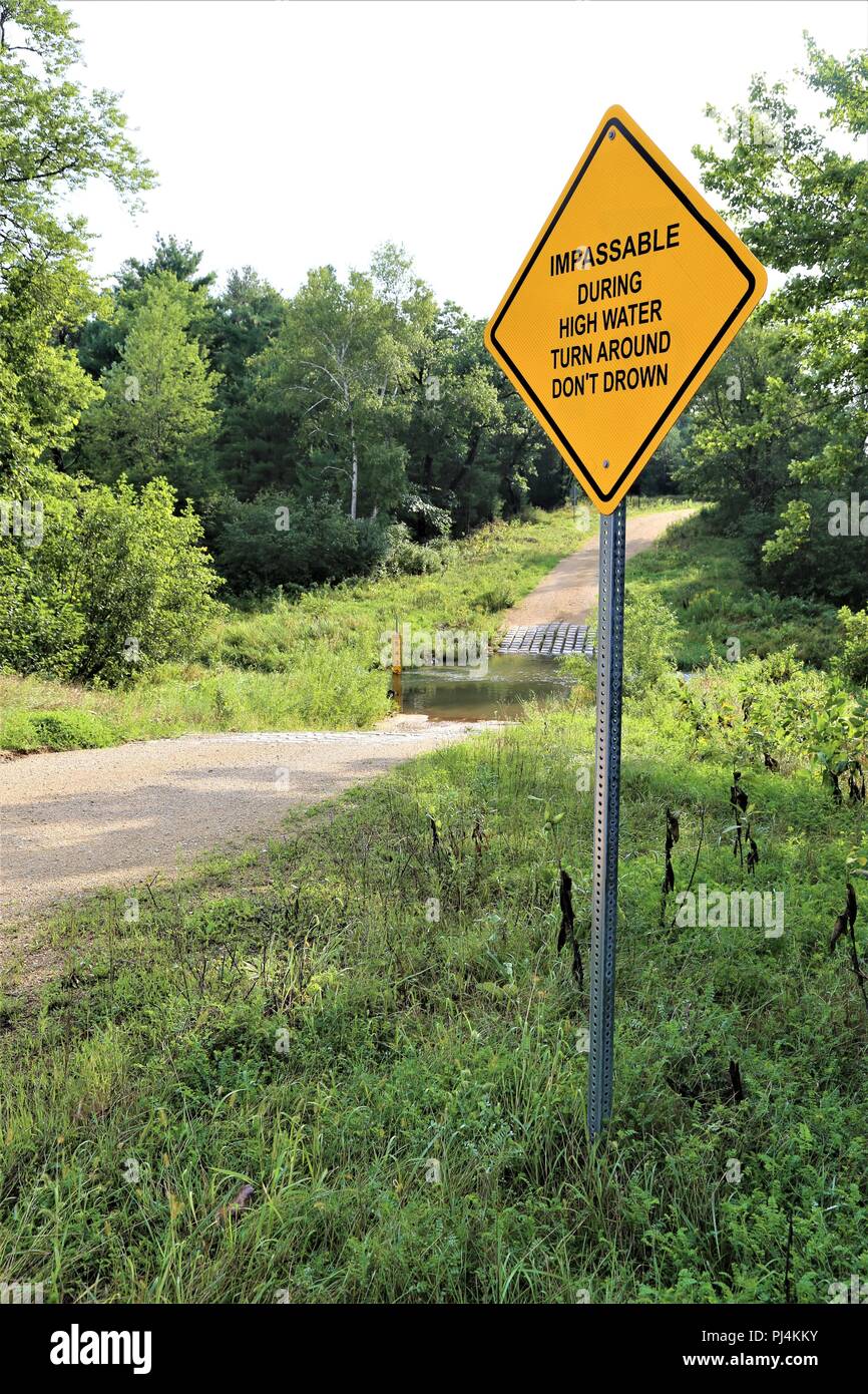 Military installation warning sign hi-res stock photography and images ...