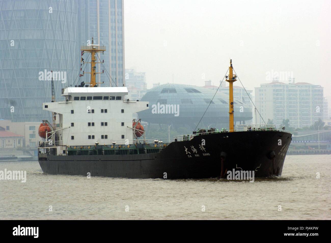 Cargo ship Da Hai Xiang approaches Shenghai, China Stock Photo - Alamy
